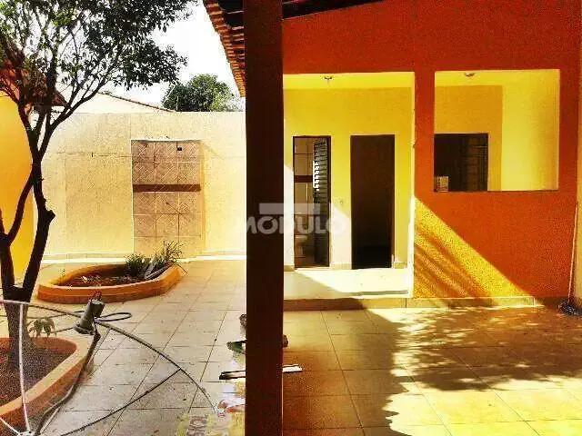 Casa / Sobrado para Locação em Uberlândia/MG Santa Mônica 3 Quartos