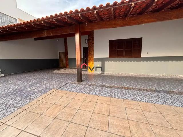 Casa / Sobrado para Locação em Uberlândia/MG Santa Mônica 3 Quartos