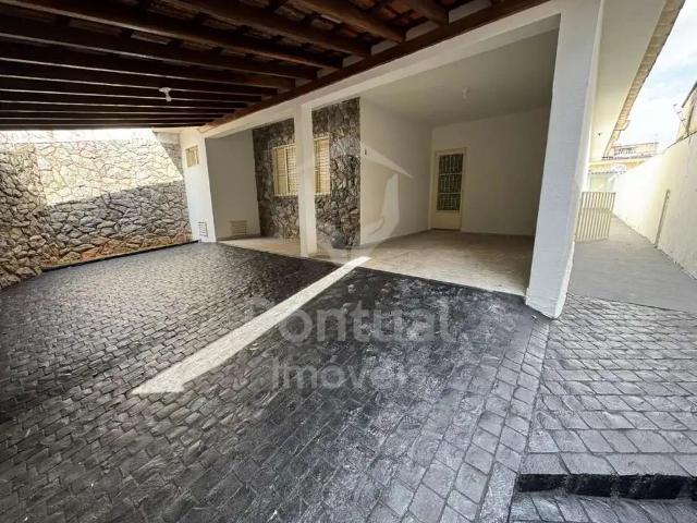 Casa / Sobrado para Locação em Uberlândia/MG Santa Mônica 3 Quartos