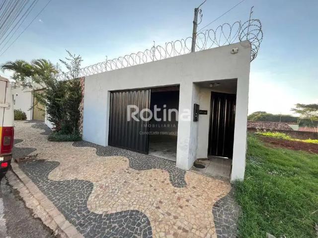Casa / Sobrado para Locação em Uberlândia/MG Santa Rosa 3 Quartos