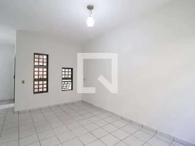 Casa / Sobrado para Locação em Uberlândia/MG Santa Rosa 3 Quartos