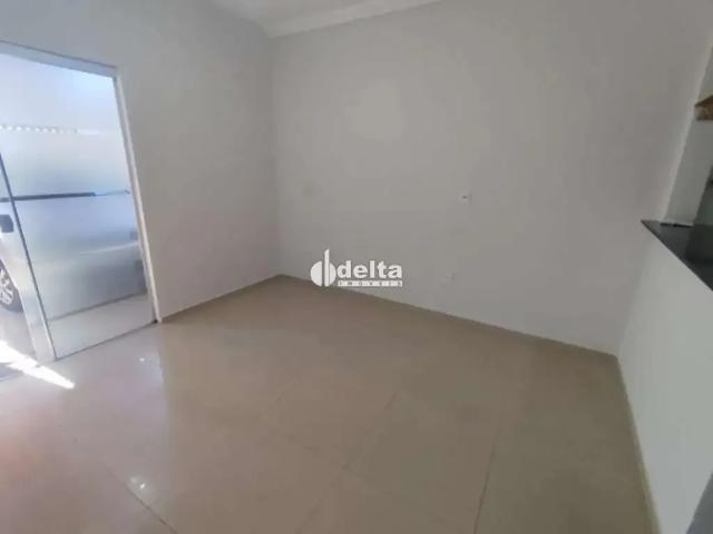 Casa / Sobrado para Locação em Uberlândia/MG Santa Rosa 3 Quartos