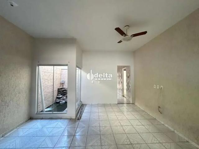 Casa / Sobrado para Locação em Uberlândia/MG Santa Rosa 3 Quartos