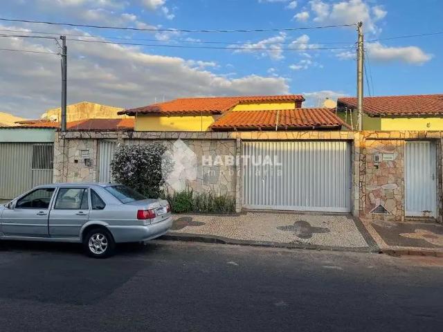 Casa / Sobrado para Locação em Uberlândia/MG Santa Rosa 2 Quartos