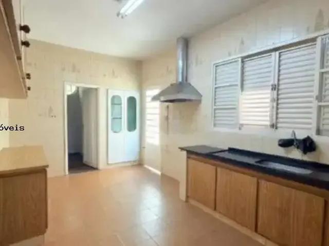 Casa / Sobrado para Locação em Uberlândia/MG Saraiva 6 Quartos