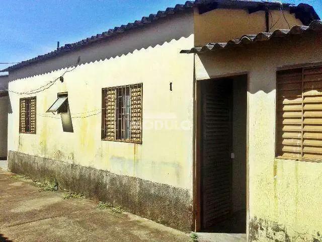 Casa / Sobrado para Locação em Uberlândia/MG Tubalina 2 Quartos