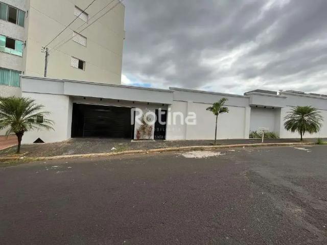 Casa / Sobrado para Locação em Uberlândia/MG Tubalina 3 Quartos