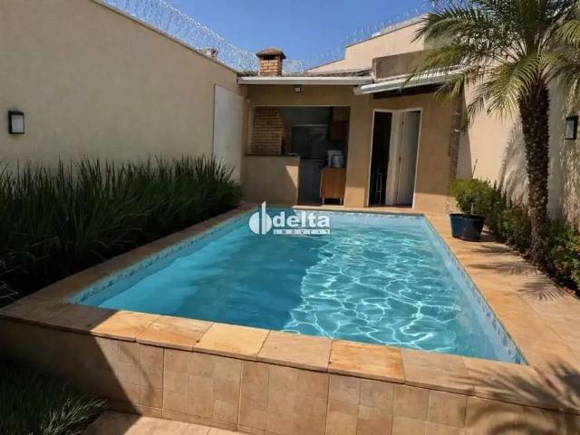 Casa / Sobrado para Locação em Uberlândia/MG Tubalina 4 Quartos
