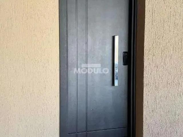 Casa / Sobrado para Locação em Uberlândia/MG Tubalina 4 Quartos