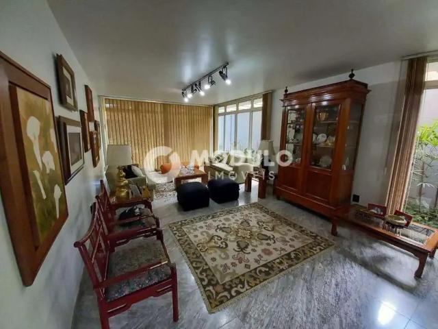 Casa / Sobrado para Locação em Uberlândia/MG Tabajaras 4 Quartos