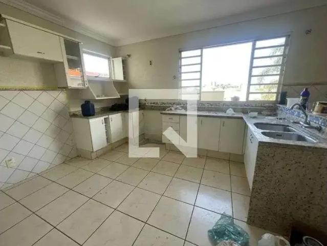 Casa / Sobrado para Locação em Uberlândia/MG Tabajaras 4 Quartos