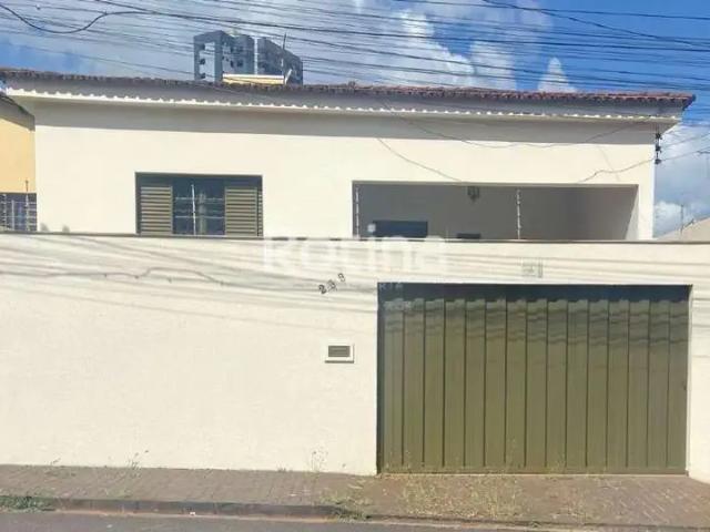 Casa / Sobrado para Locação em Uberlândia/MG Tabajaras 4 Quartos