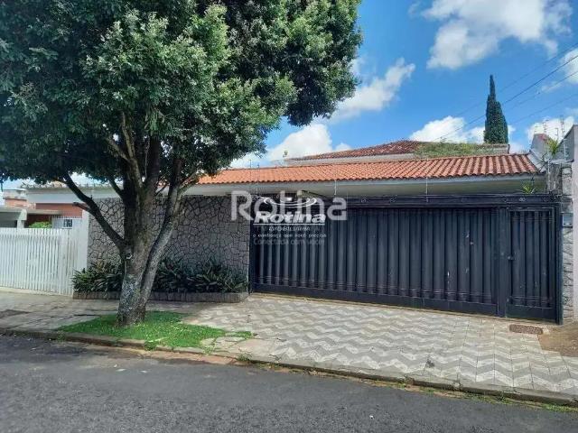 Casa / Sobrado para Locação em Uberlândia/MG Tabajaras 4 Quartos