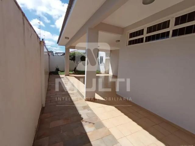 Casa / Sobrado para Locação em Uberlândia/MG Tabajaras 4 Quartos