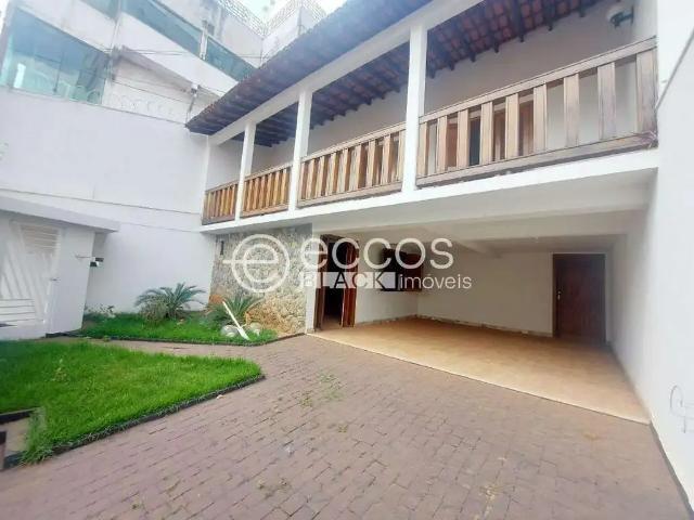 Casa / Sobrado para Locação em Uberlândia/MG Tabajaras 5 Quartos