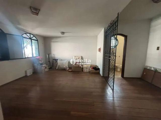 Casa / Sobrado para Locação em Uberlândia/MG Tabajaras 5 Quartos