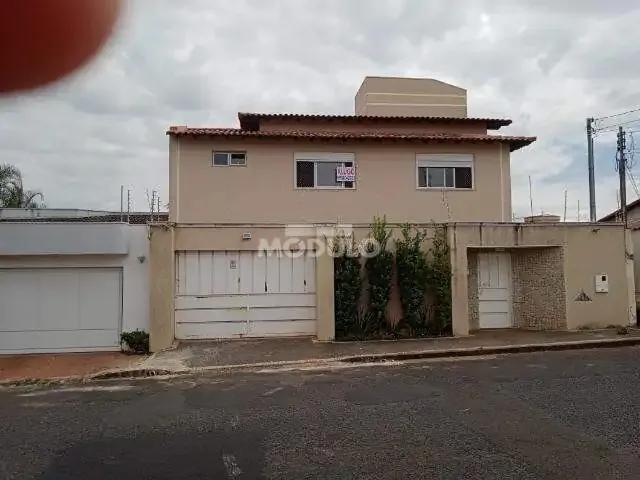 Casa / Sobrado para Locação em Uberlândia/MG Tibery 3 Quartos