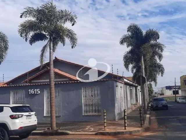 Casa / Sobrado para Locação em Uberlândia/MG Umuarama 4 Quartos