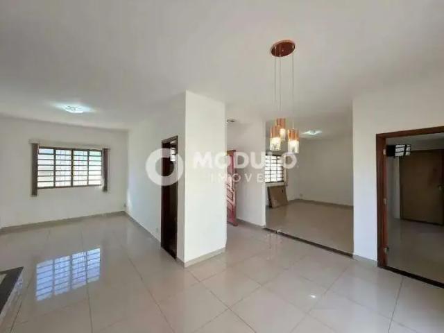 Casa / Sobrado para Locação em Uberlândia/MG Vigilato Pereira 3 Quartos