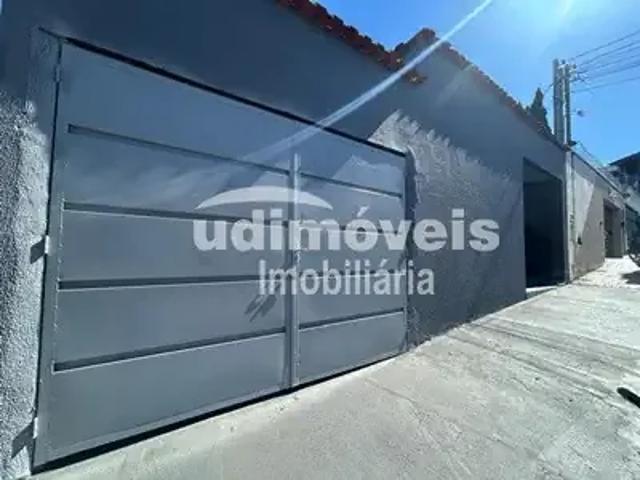 Casa / Sobrado para Locação em Uberlândia/MG Vigilato Pereira 2 Quartos