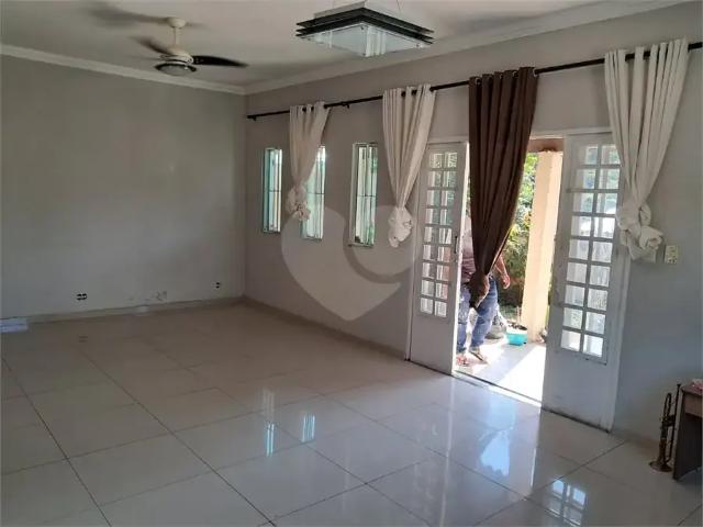 Casa / Sobrado para Locação em Volta Redonda/RJ Roma 2 Quartos