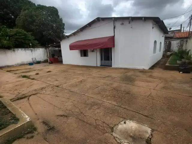 Casa / Sobrado para Locação em Várzea Grande/MT Centro 3 Quartos
