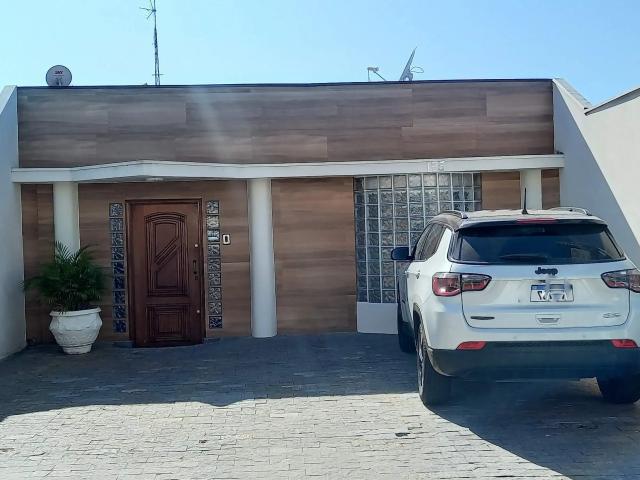 Casa / Sobrado para Locação em Vinhedo/SP Jardim Itália 4 Quartos