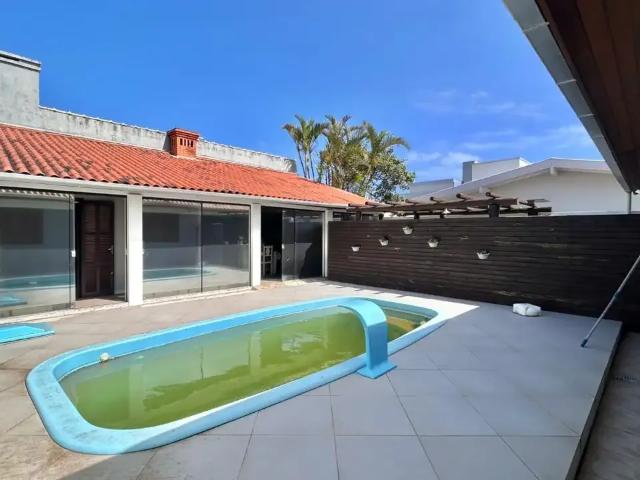 Casa / Sobrado para Locação em Xangri Lá/RS Centro 4 Quartos
