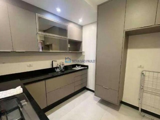 Casa sobrado reformada com 3 quartos sendo uma suíte, 2 vagas cobertas à venda na Vila Mariana