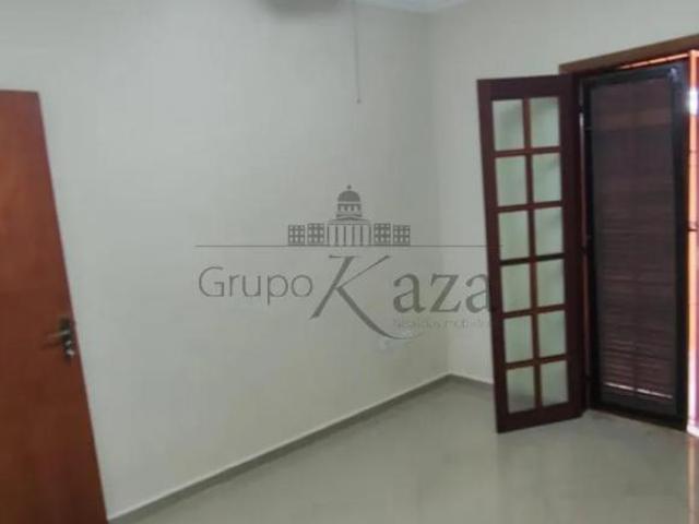 Casa Sobrado Residencial 4 dormitórios bairro Villa Branca