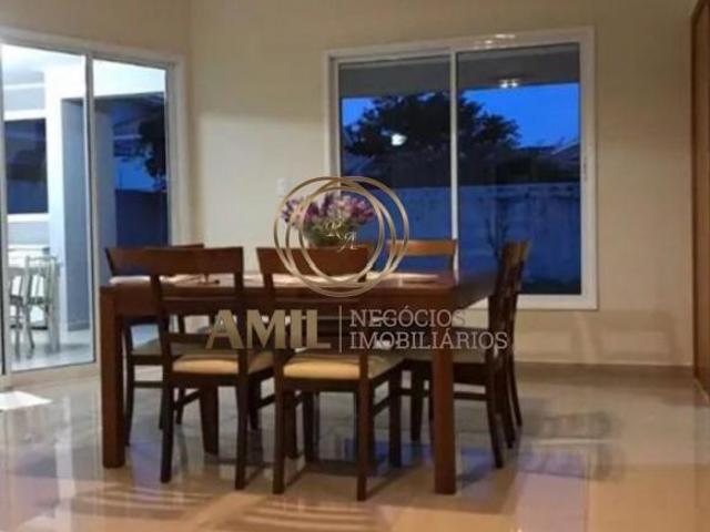 Casa sobrado/ Residencial Santa Helena/ 390m²/ 5 quartos sendo 1 suíte com Jacuzzi/ Caçapava