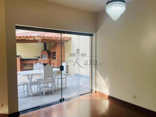 Casa Sobrado Rua Fechada Morumbi 4 Dormitórios 250m²
