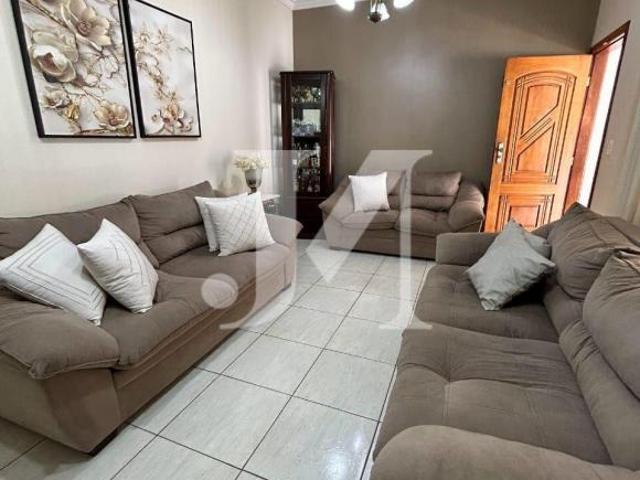 Casa Sobrado Tríplex de 169m², 3 Dormitórios com 1 Suíte e 3 Vagas de garagem no Jardim Anália Franc