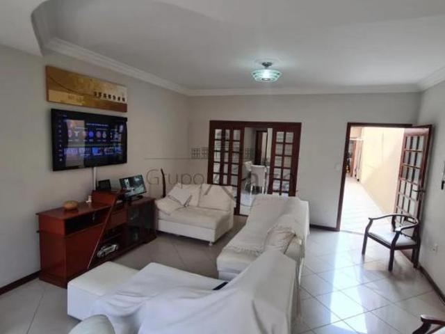 Casa Sobrado Vila Industrial 3 Dormitórios 194m²