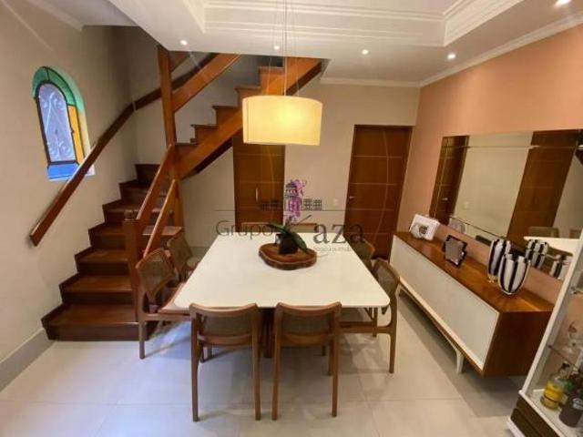 Casa Sobrado Vila Ipojuca 4 Dormitórios 310m²
