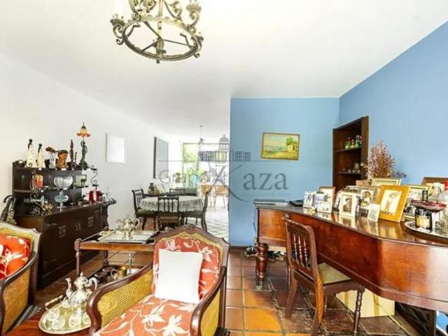 Casa Sobrado Vila Nova Conceição 3 Dormitórios 220m²
