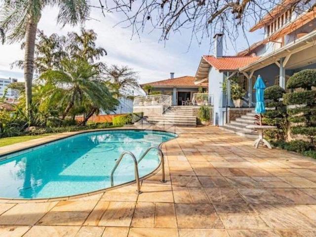 Casa sobre 4 terrenos 600 m² de área construídos, bairro Nossa Senhora das Graças