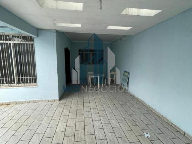 Casa sobreposta com salão comercial