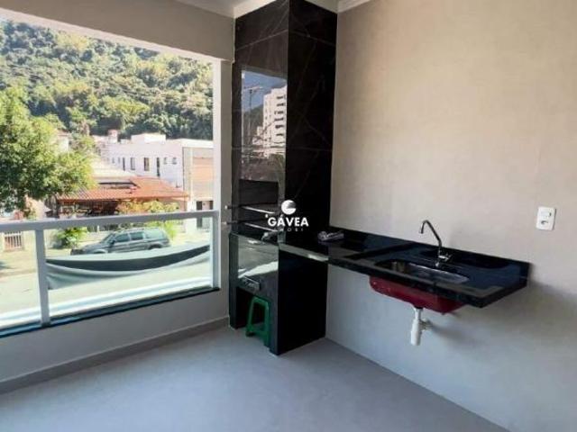 Casa sobreposta a venda no Marapé em Santos