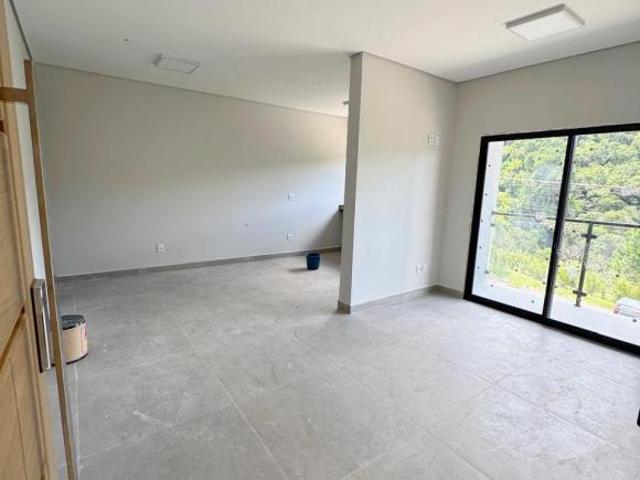 Casa “sobreposta alta”: Condomínio “Vale Azul” / Cidade: Votorantim