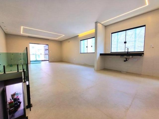 Casa sobreposta alta moderna com 3 DORM, Á VENDA no Marapé