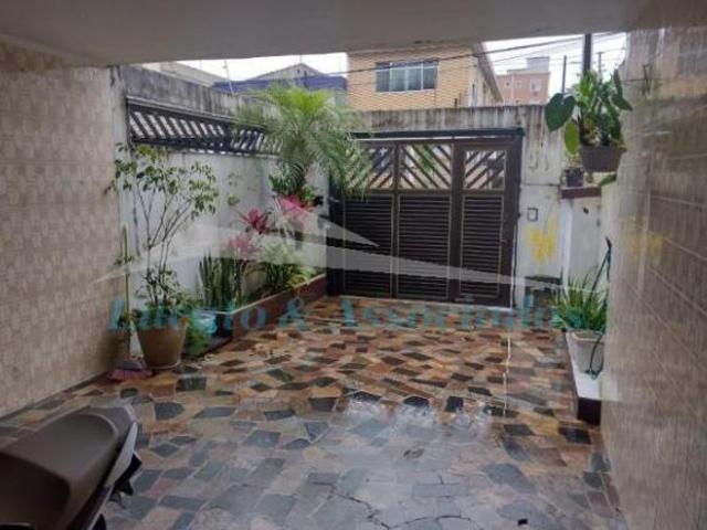 Casa Sobreposta Alta no Embaré, sendo 03 dormitórios