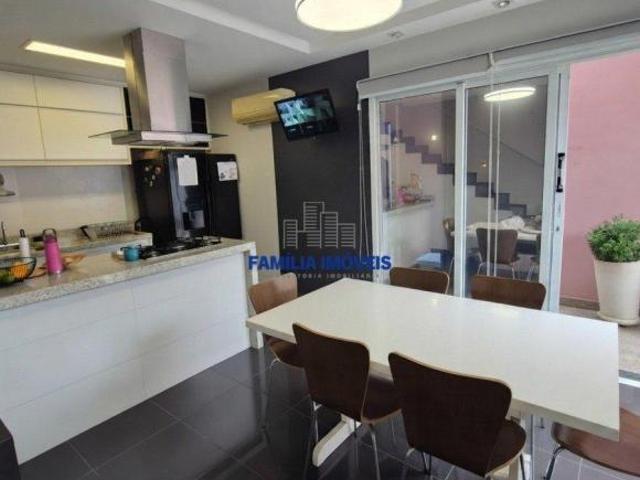 Casa sobreposta alta reformada 4 suítes 2 vagas Embaré Santos/SP