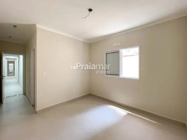 Casa sobreposta baixa com 3 suítes à venda em marapé, santos r$ 820.000
