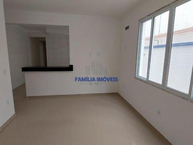 Casa sobreposta baixa à venda 3 suites quintal Aparecida Santos/SP