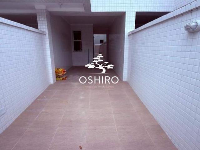 Casa Sobreposta Baixa a Venda com 136m², 3 Suítes, 4 Banheiros, Garagem Espaçosa, Churrasqueira. No