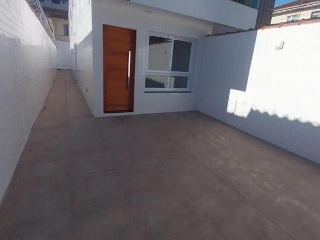 Casa Sobreposta baixa, na Aparecida, 3 dormitórios com 3 suítes, 2 vagas de garagem e Piscina