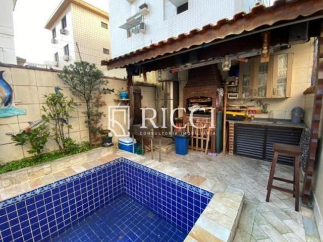 CASA SOBREPOSTA GRANDE COM PISCINA