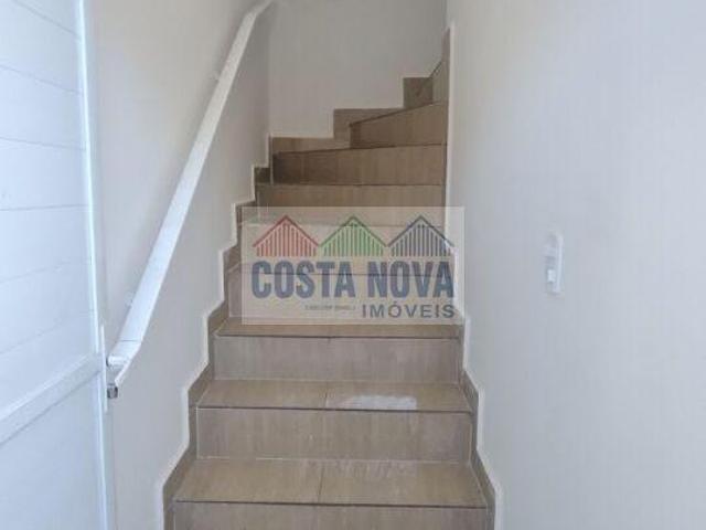 Casa sobreposta de 2 dormitórios