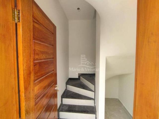 Casa sobreposta duplex com 2 dormitórios à venda, 110 m² por R$ 490.000,00 Vila Santa Rosa Guaru